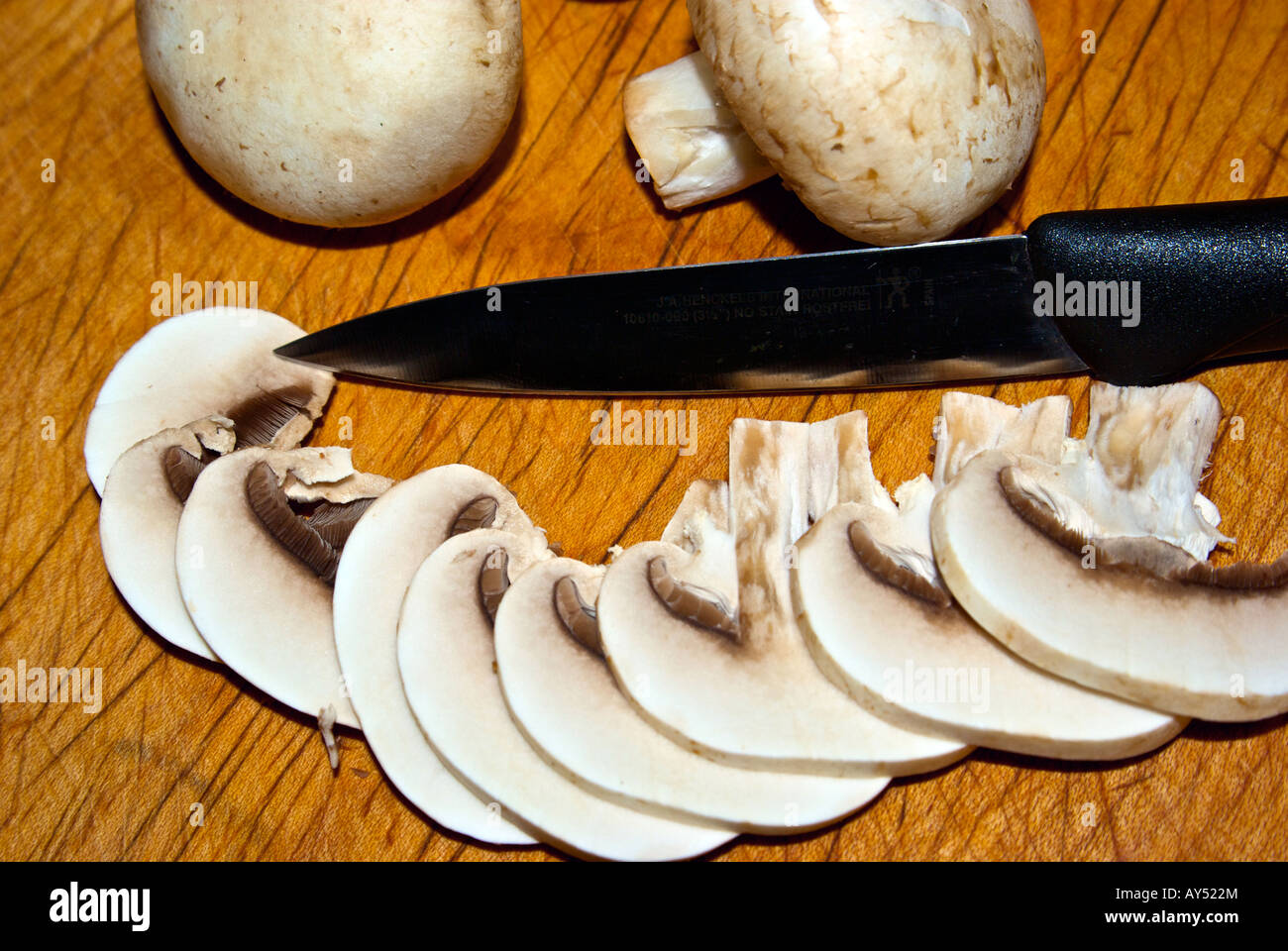 Sliced button mushrooms hi-res stock photography and images - Alamy