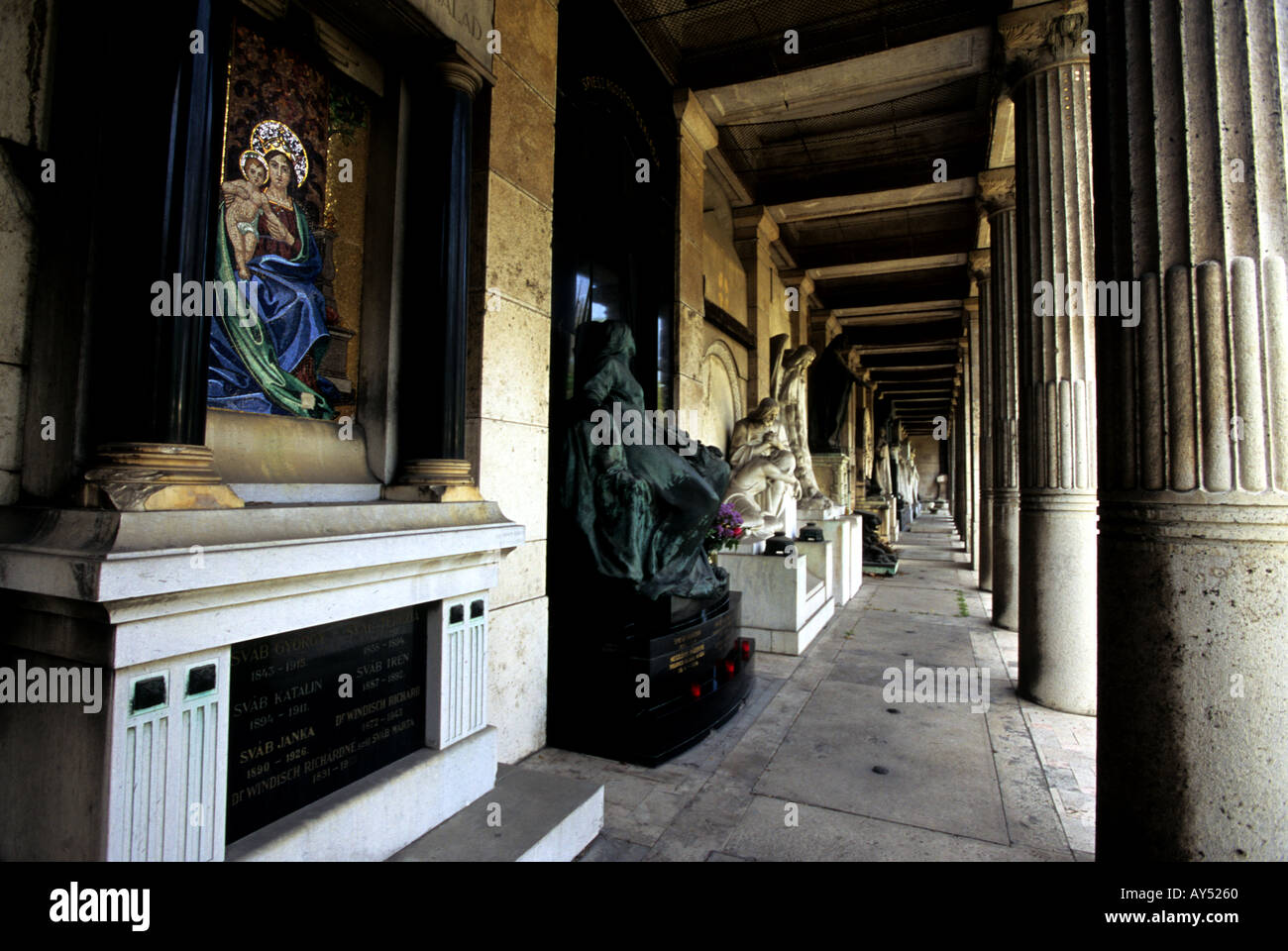 Kerepesi cemetery hi-res stock photography and images - Alamy