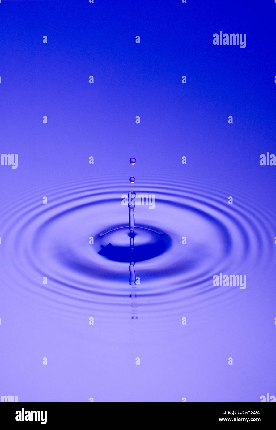 WATER SPLASH RINGS Stock Photo - Alamy
