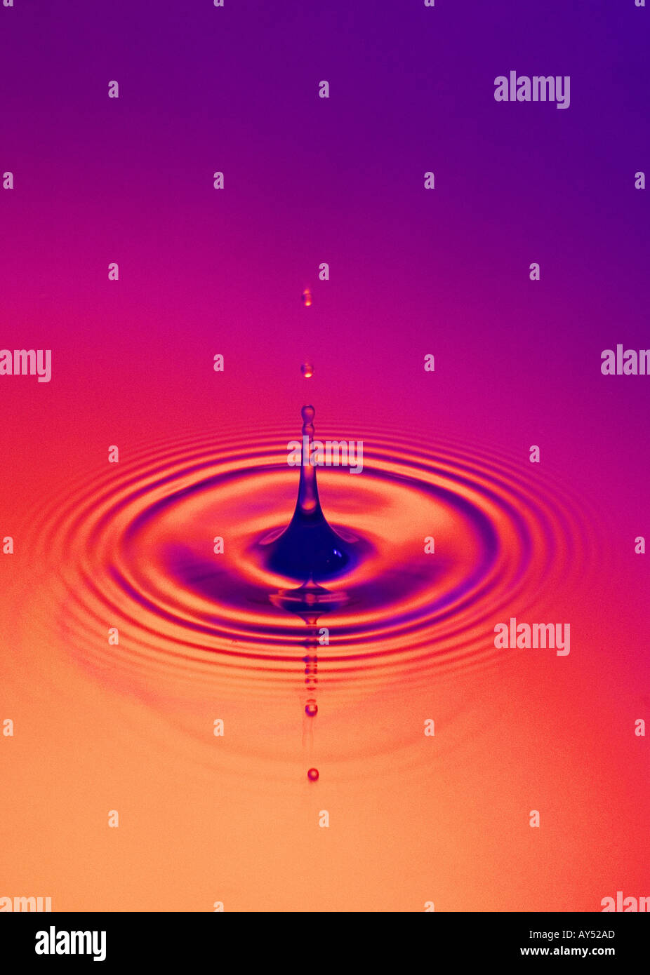 Water ripples dropping in water hi-res stock photography and images - Alamy