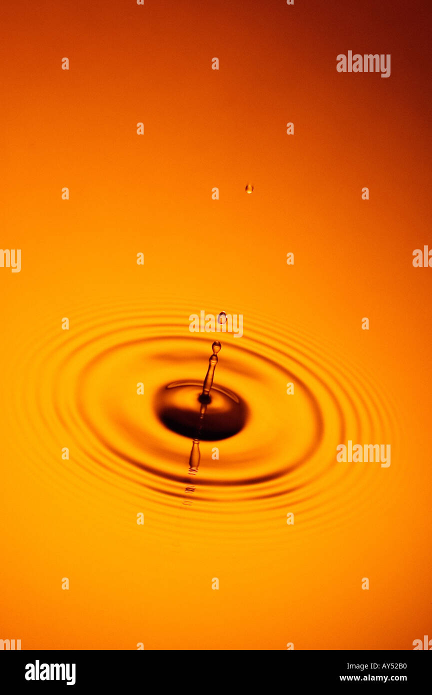 WATER SPLASH RINGS Stock Photo - Alamy