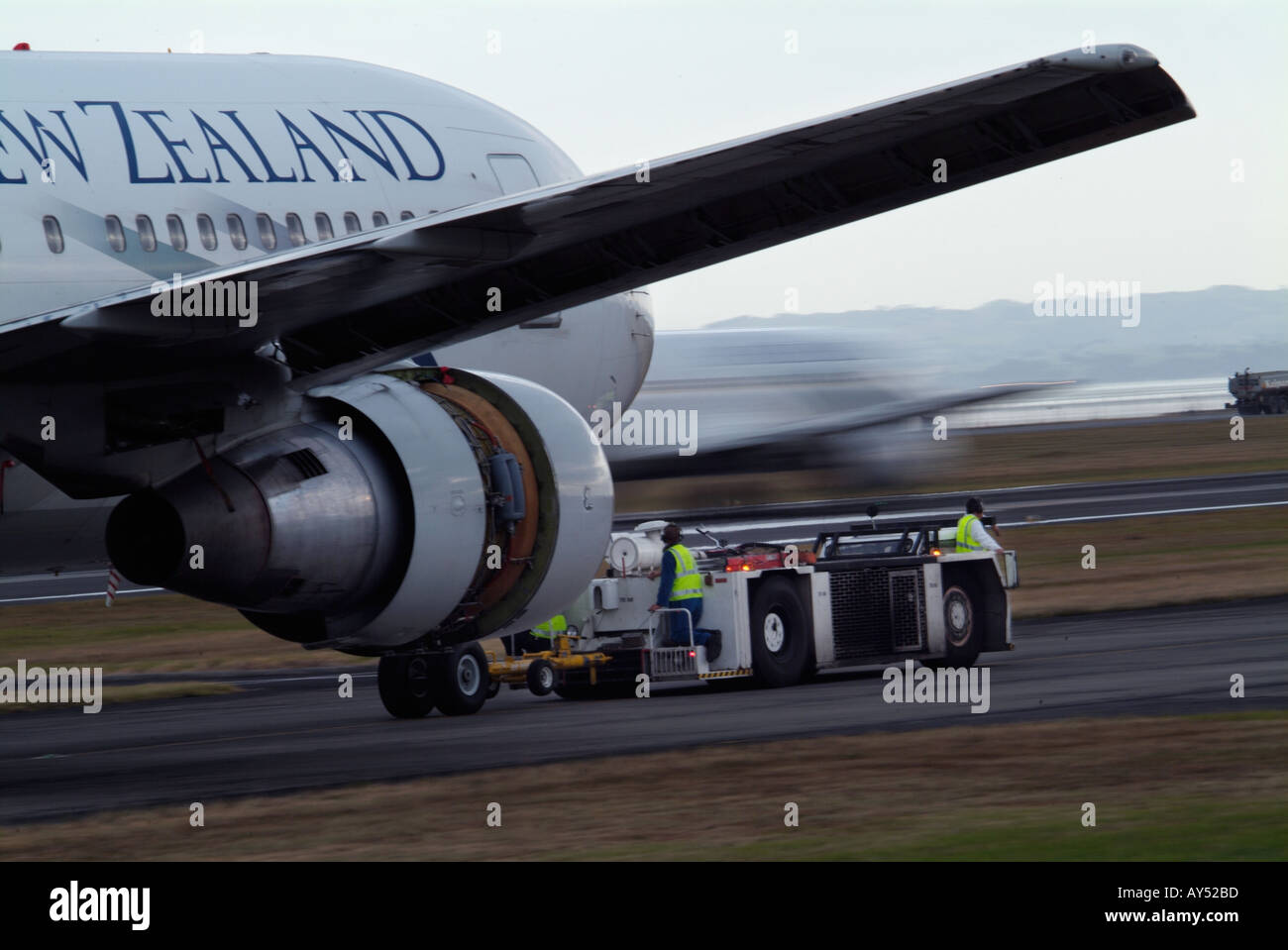Tow plane hi-res stock photography and images - Alamy