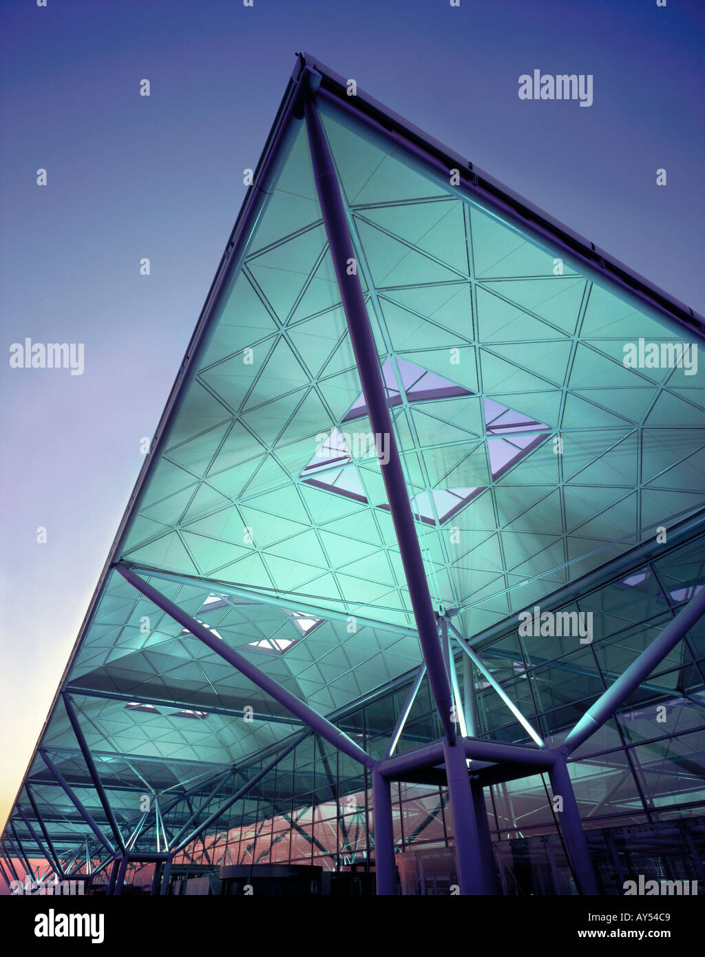 Detail showing design of glass paneling on paneled roof at Stansted ...