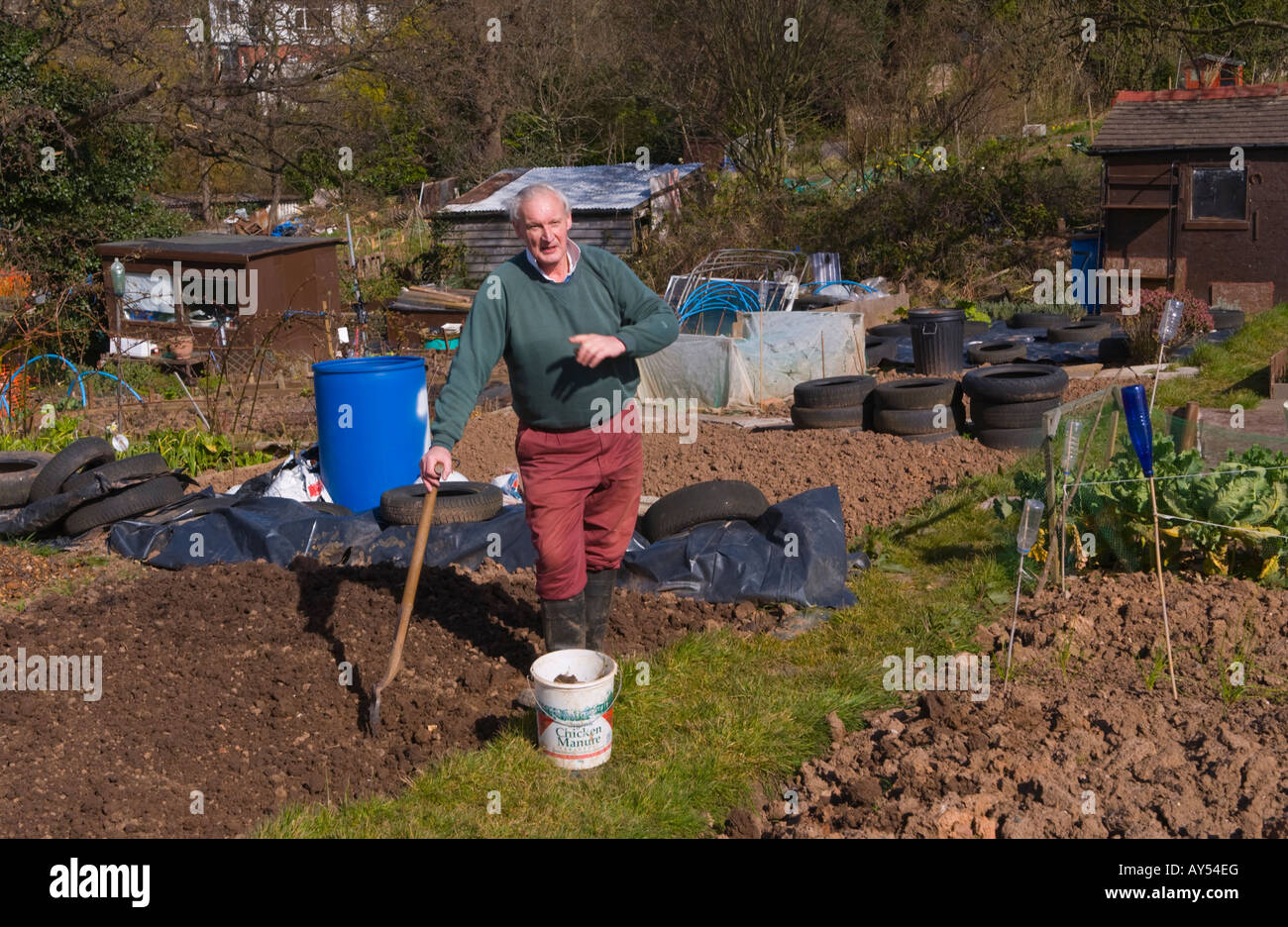 Community garden urban digging hi-res stock photography and images - Alamy