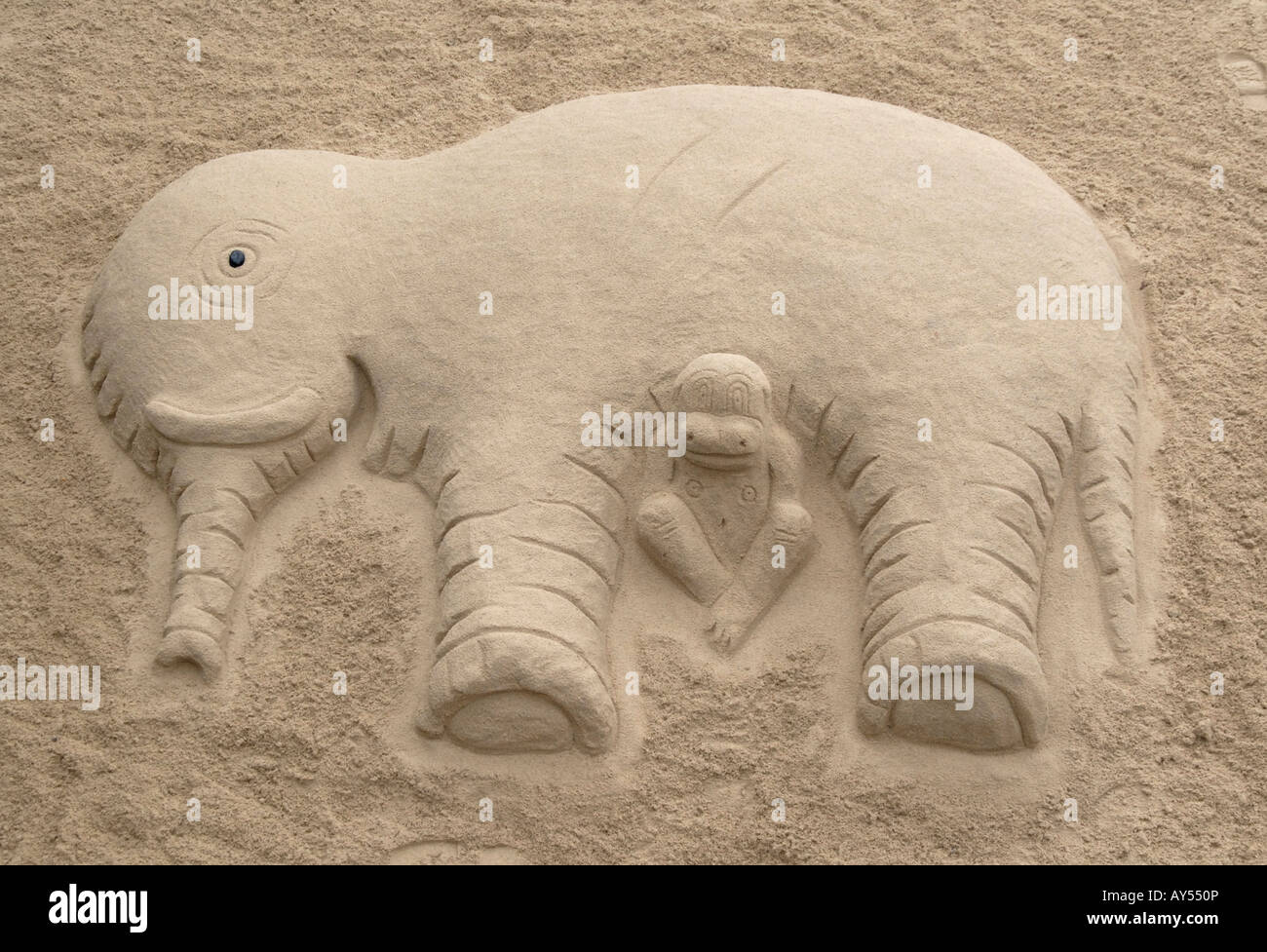 Sand sculpture: Elephant and monkey on beach of the River Thames at low ...