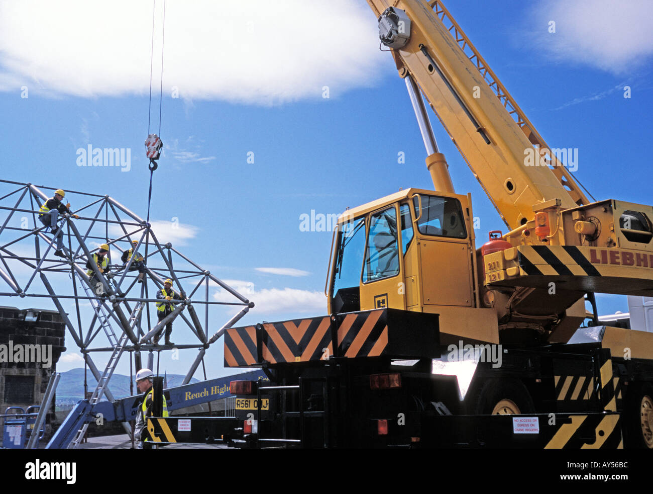 Construction workers and heavy crane preparing site of Edinburgh Castle ...