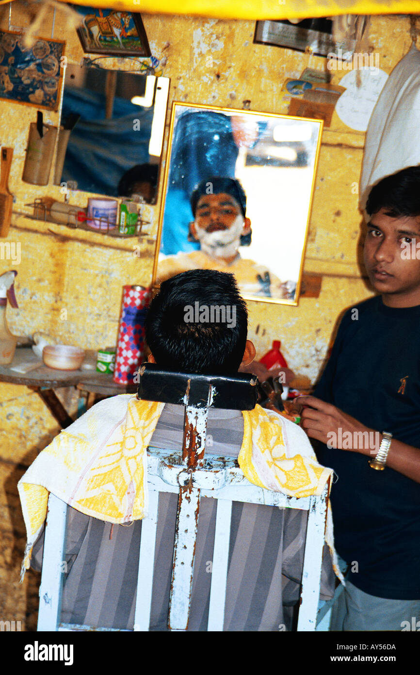 barbers shop mumbai india Stock Photo - Alamy