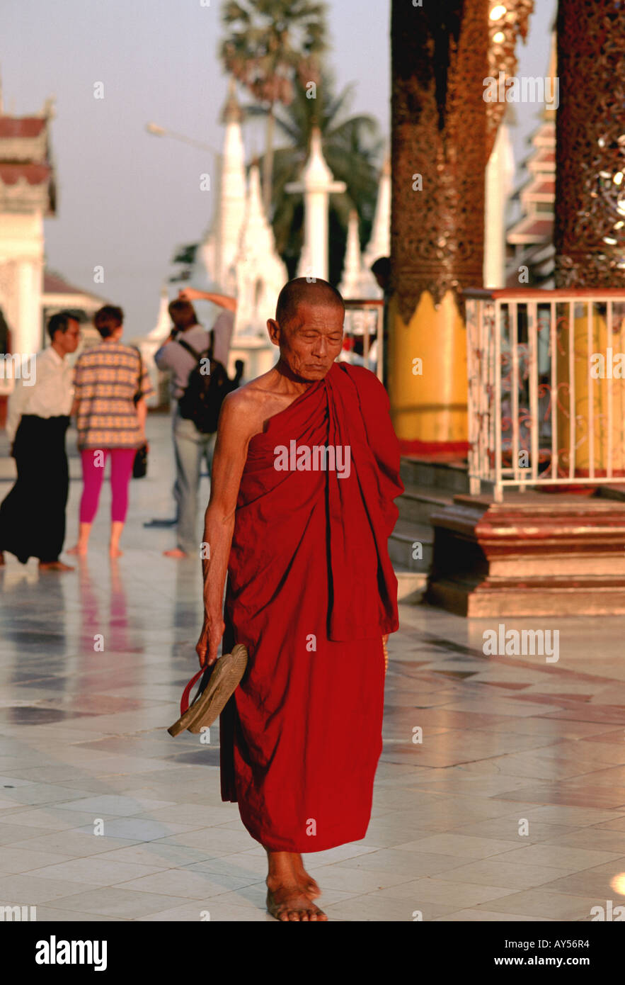 Myanmar Yangon Shwedagon Pagoda Monk Stock Photo - Alamy