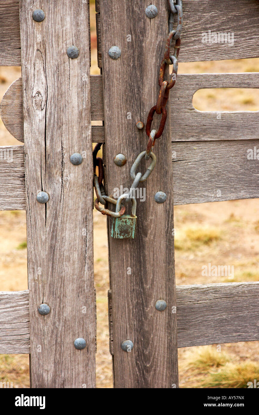A pad lock and chain around a farm gate Stock Photo - Alamy