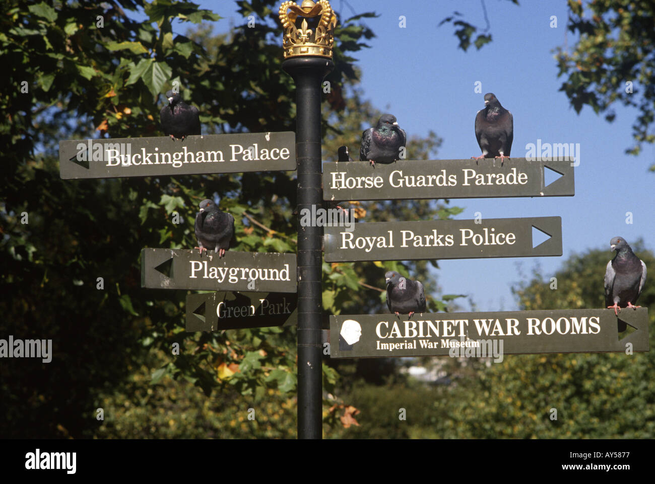 Sign post st james park hi-res stock photography and images - Alamy