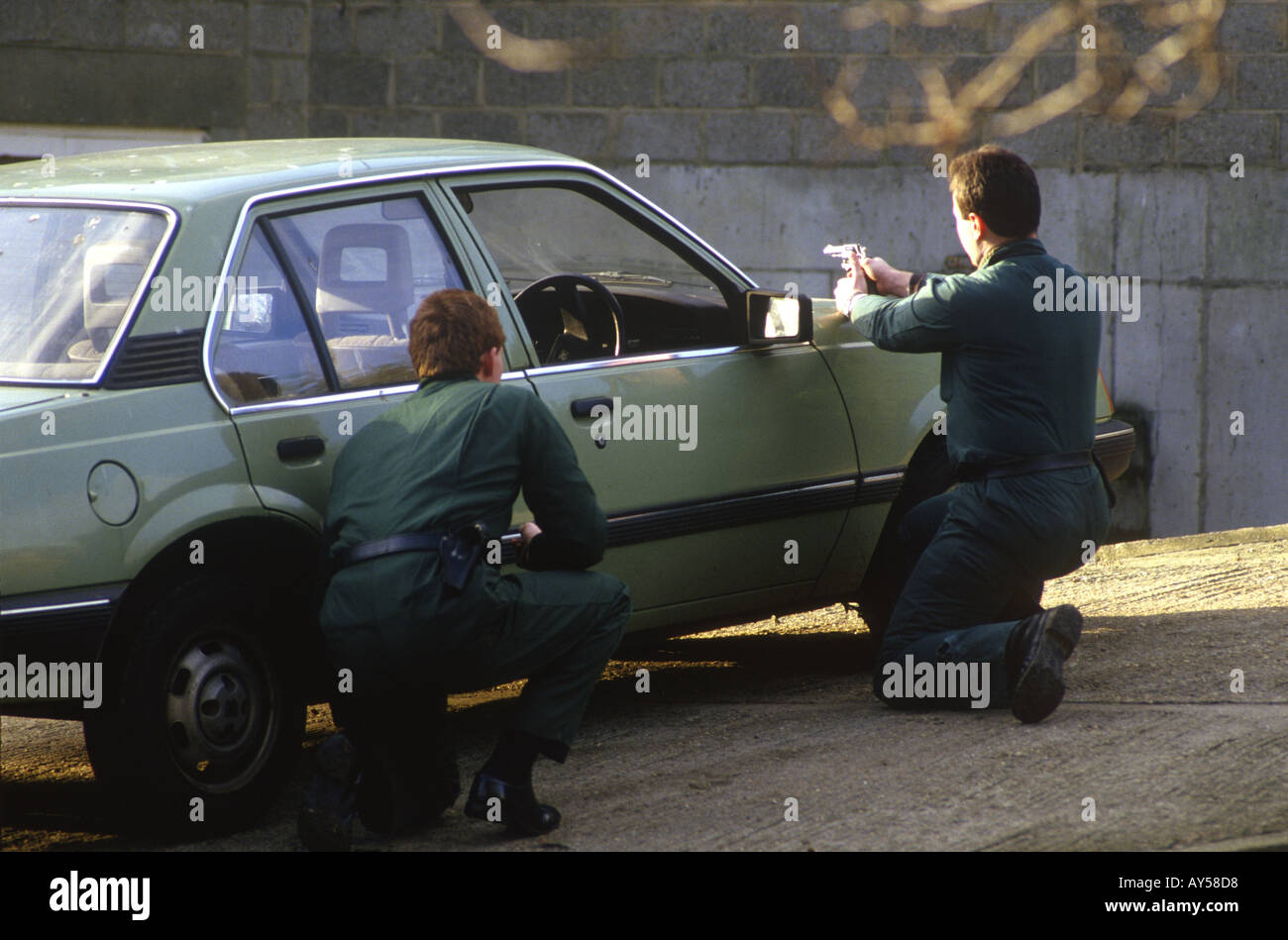 Metropolitan Police Basic Firearm Training N London SB Stock Photo - Alamy
