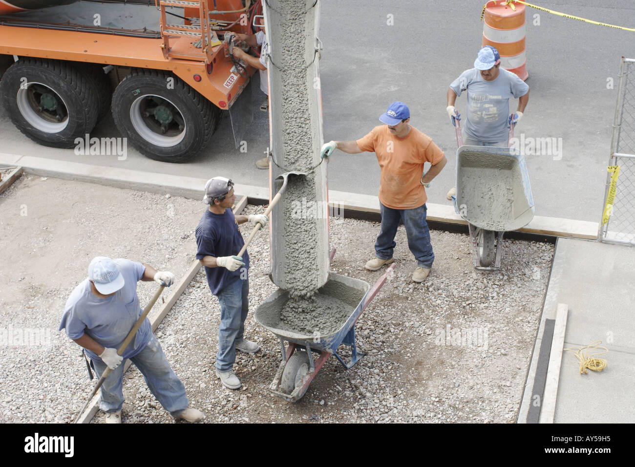 Workers pouring cement sidewalk hi-res stock photography and images - Alamy