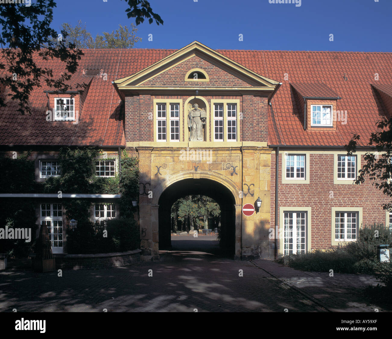 Torhaus des Zisterzienserklosters Marienfeld in Harsewinkel, Ems ...