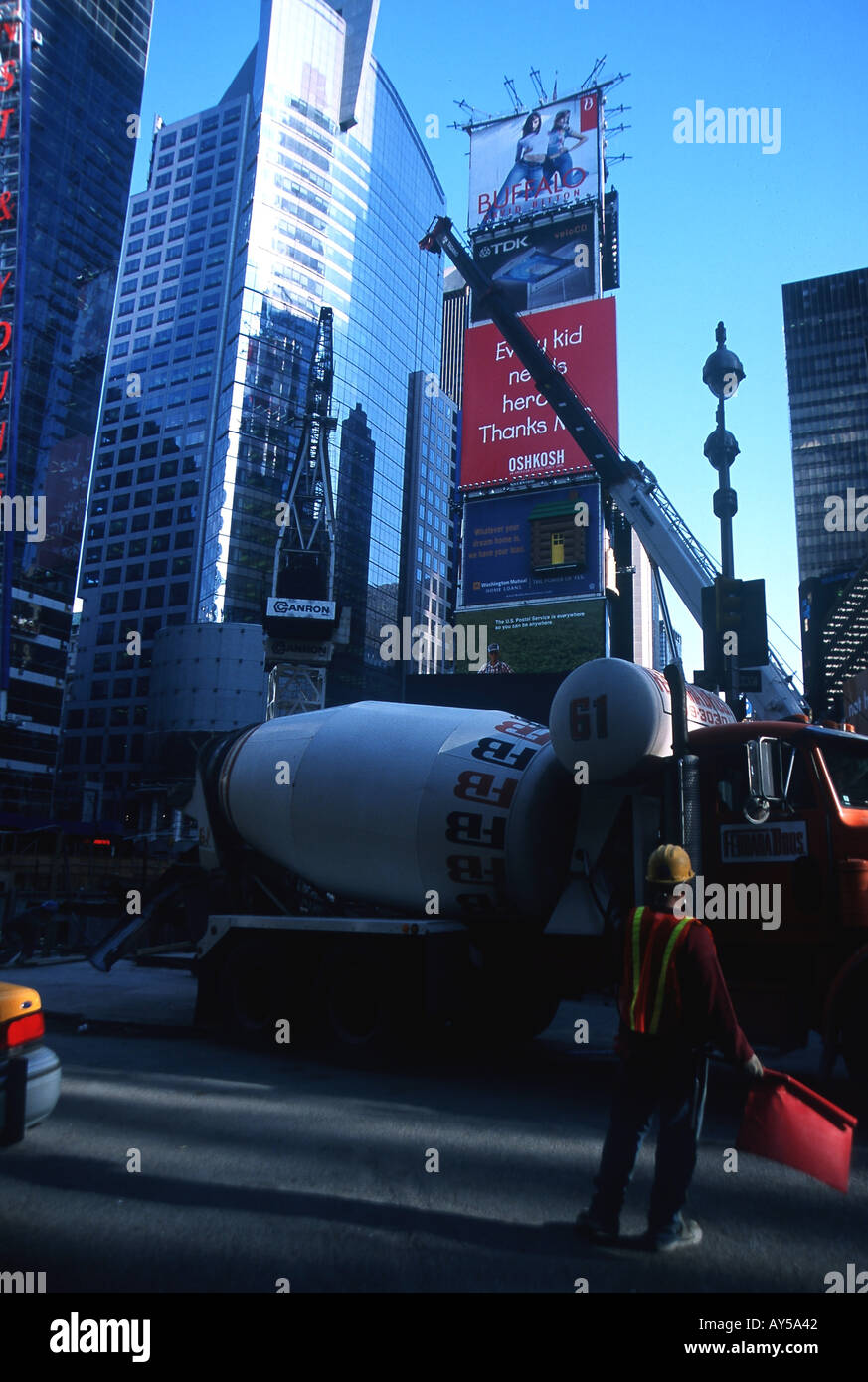 Times square 2001 hi-res stock photography and images - Alamy