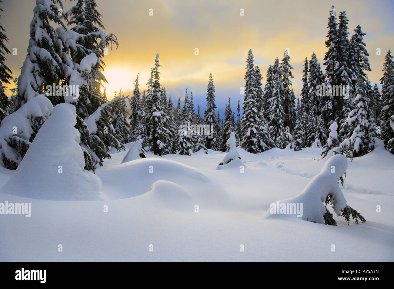 Skyline Lake in Washington's Cascade Mountains snowed in during winter ...