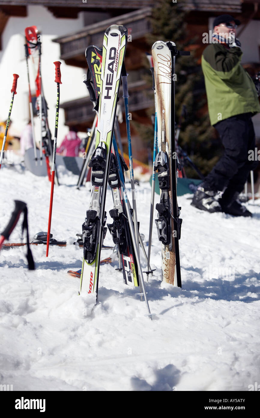 Several pairs of ski's, in the snow Stock Photo - Alamy