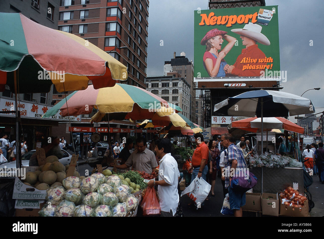 USA New York City 1998 market stand Canal Street Chinatown Stock Photo ...