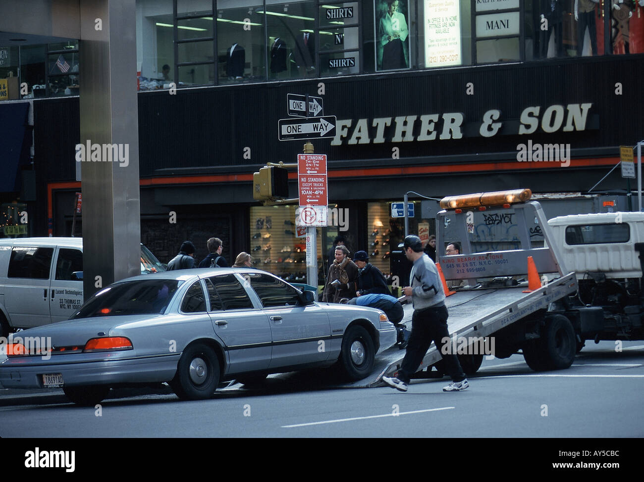Auto abschleppwagen hi-res stock photography and images - Alamy