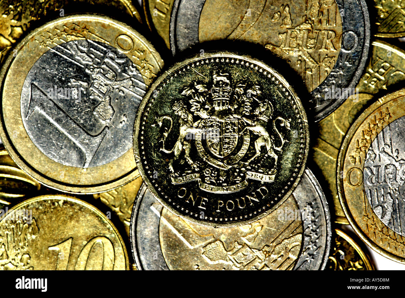 Pound to euro rate hi-res stock photography and images - Alamy