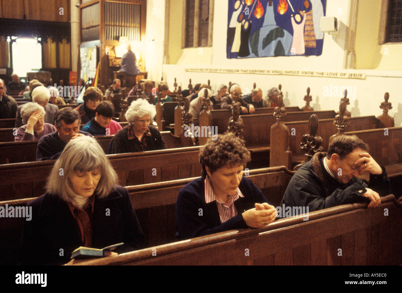 People praying church hi-res stock photography and images - Alamy