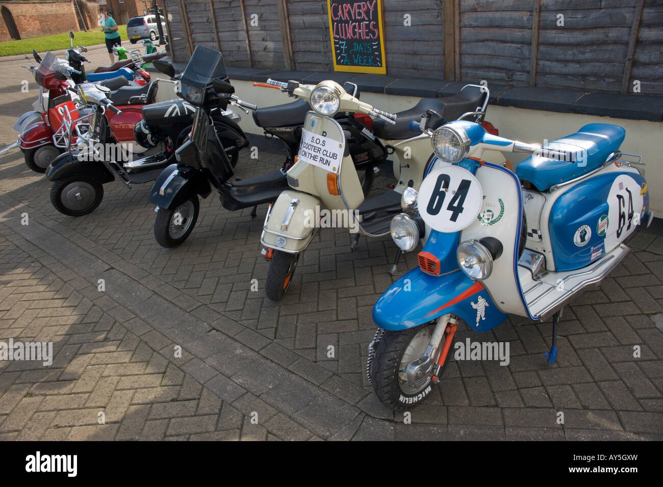 A row of old motor scooters Stock Photo - Alamy
