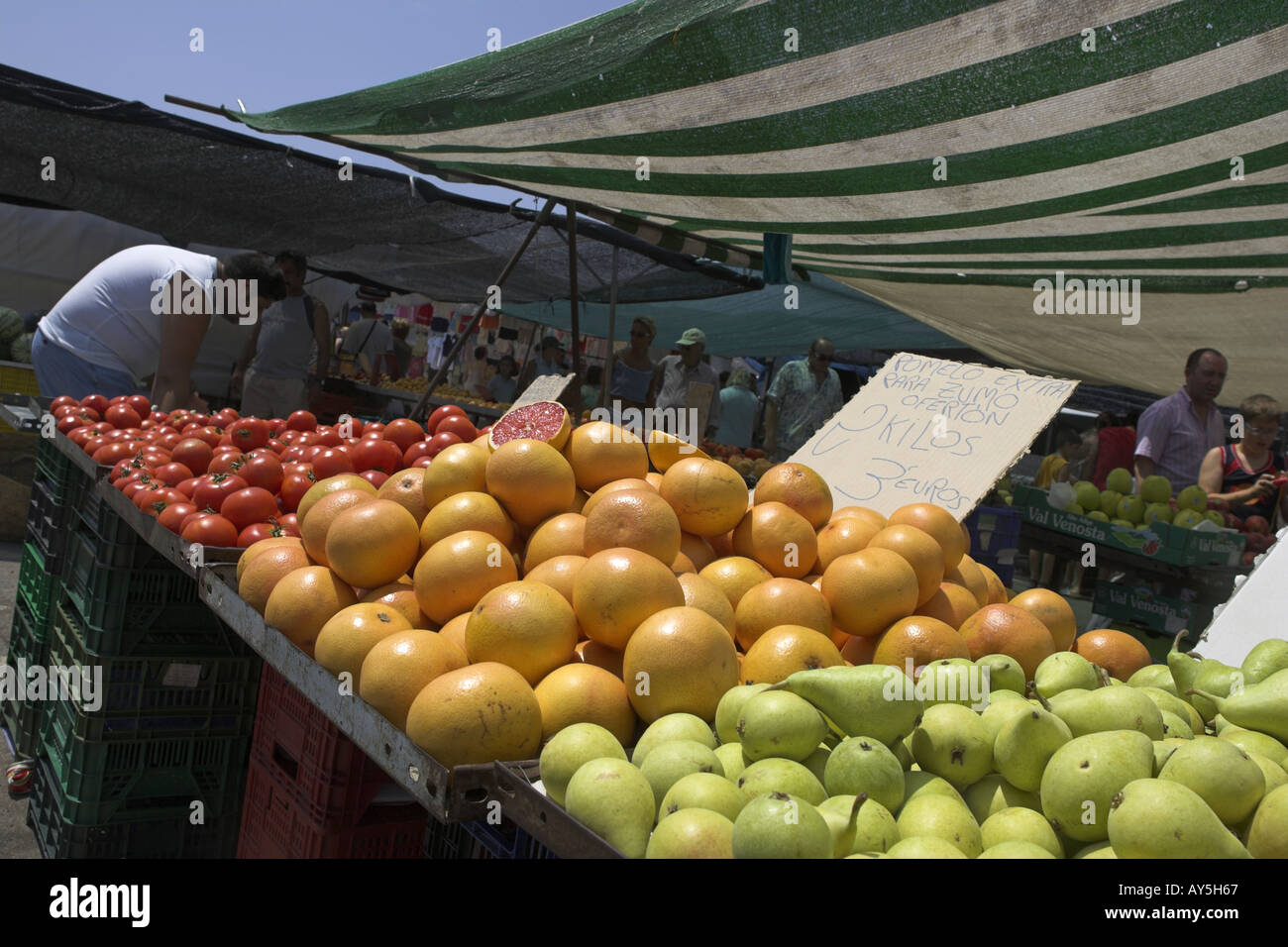 Fruit stall at an outdoor market in Spain Stock Photo - Alamy