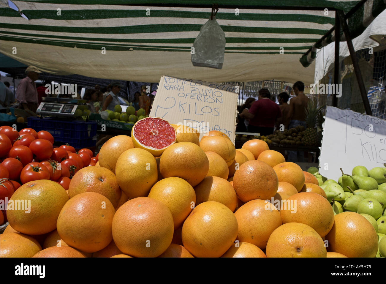 Fruit stall at an outdoor market in Spain Stock Photo - Alamy