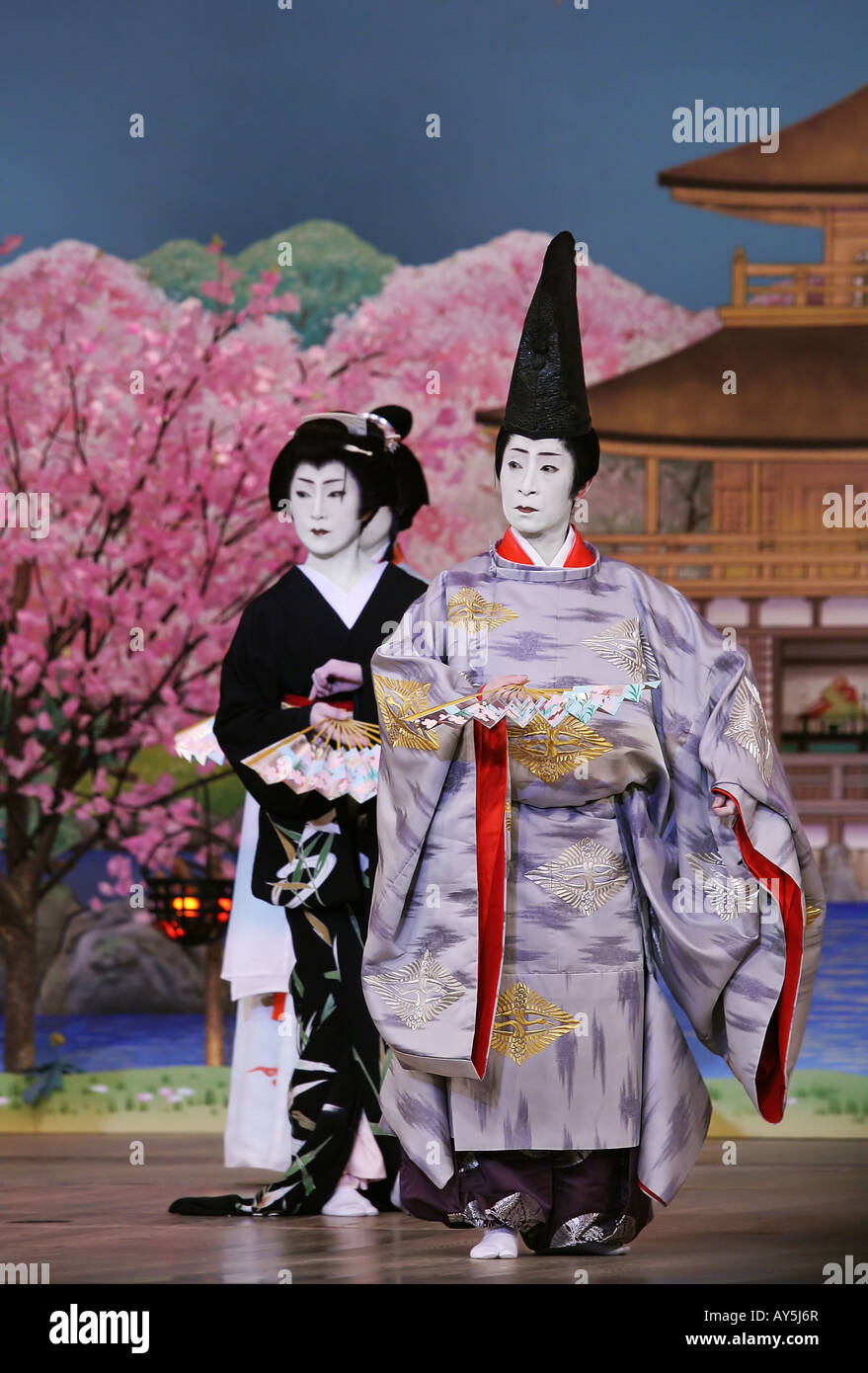 Geisha performance in Kyoto Stock Photo - Alamy