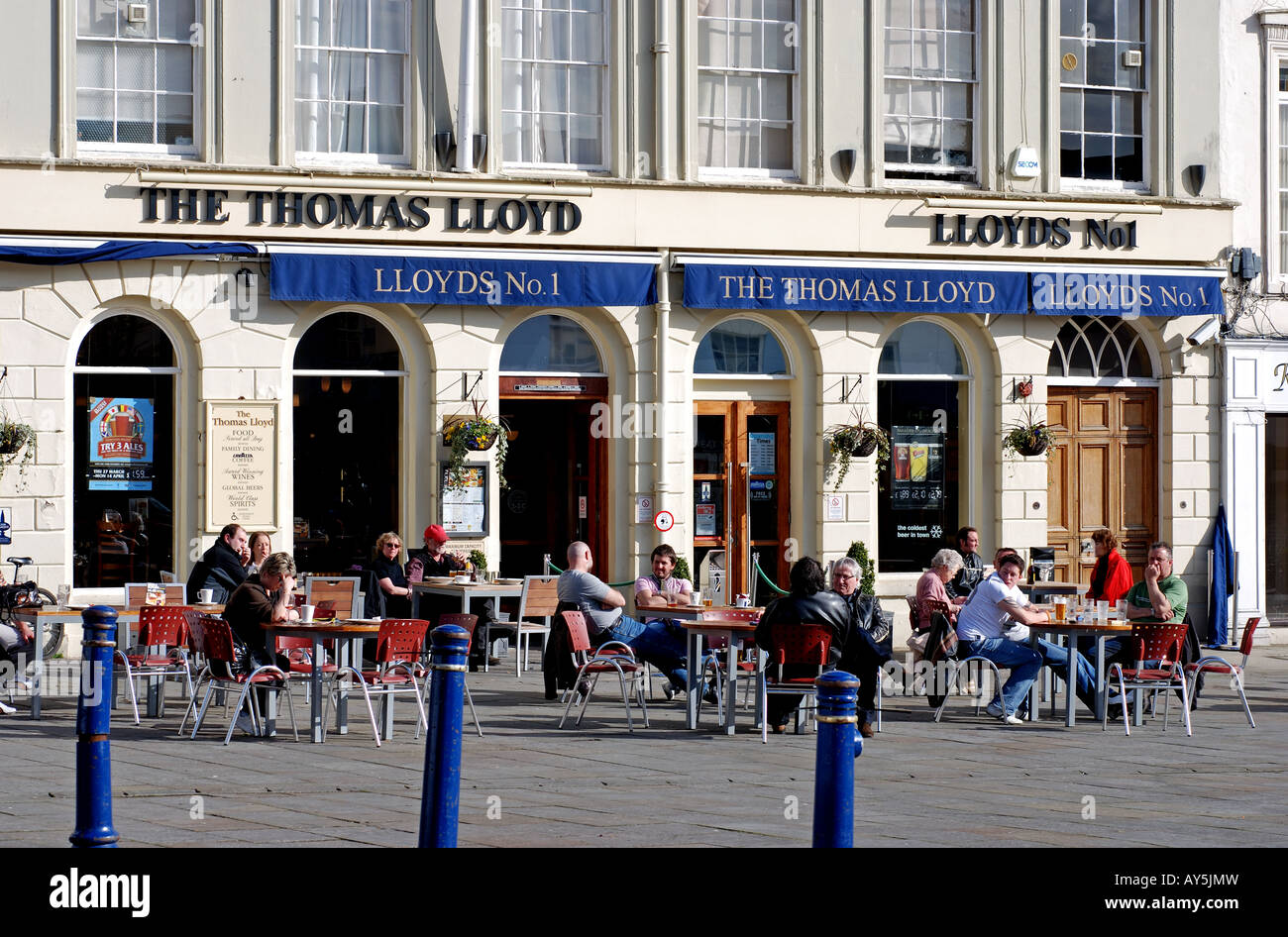 The Thomas Lloyd pub, Market Place, Warwick, Warwickshire, England, UK ...