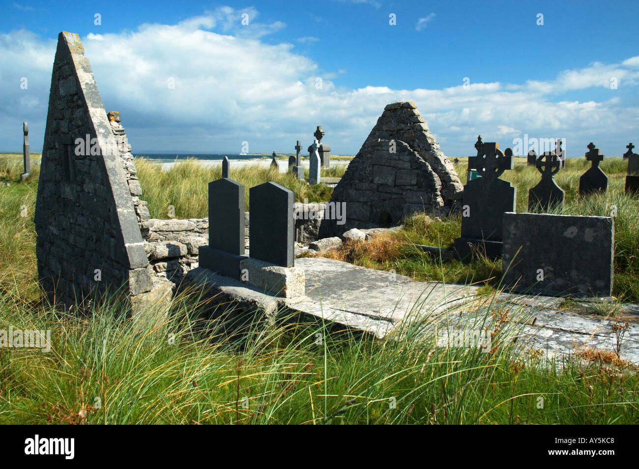Inishmore ruins hi-res stock photography and images - Alamy