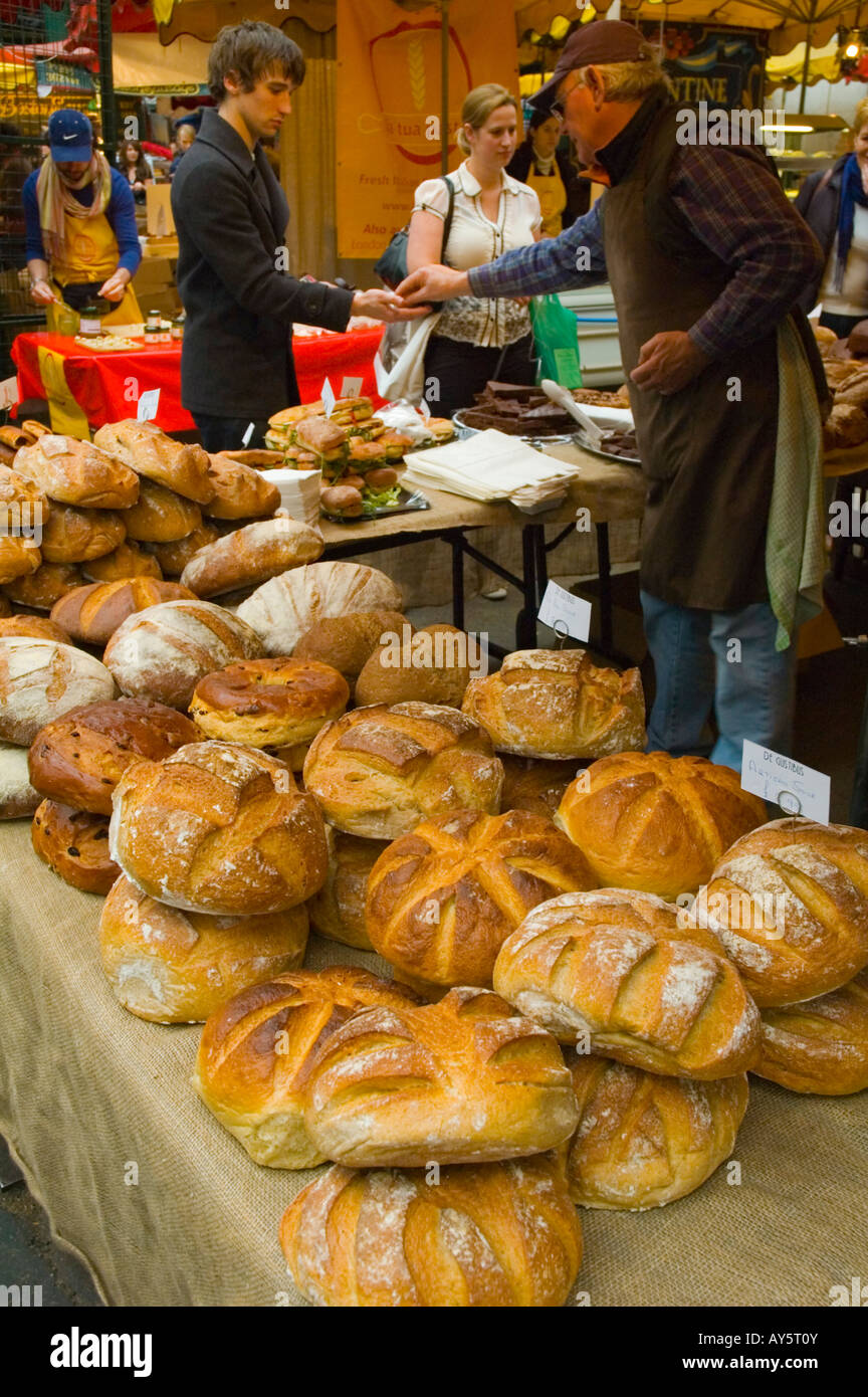 Europe bread stall hi-res stock photography and images - Alamy