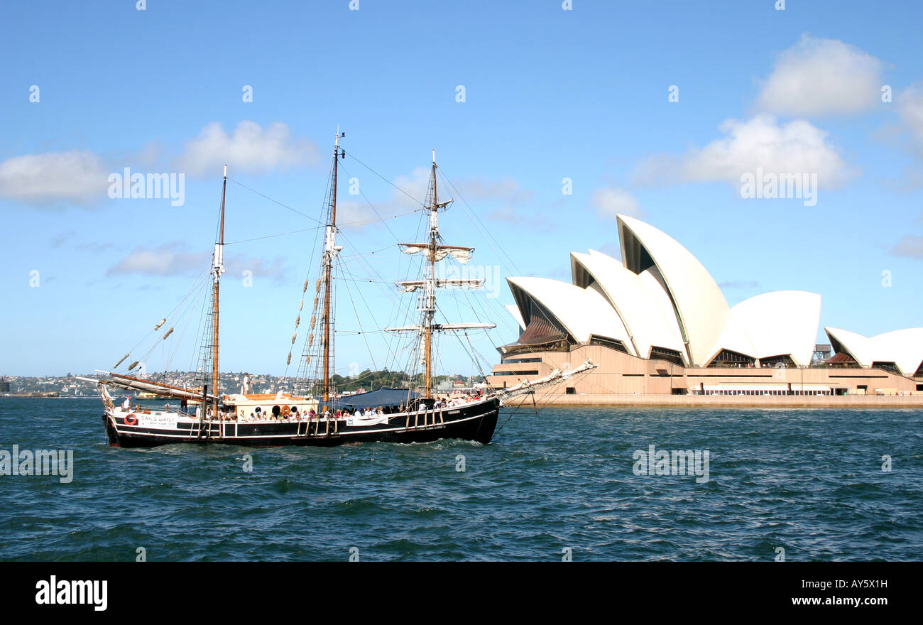 Sydney opera house profile hi-res stock photography and images - Alamy