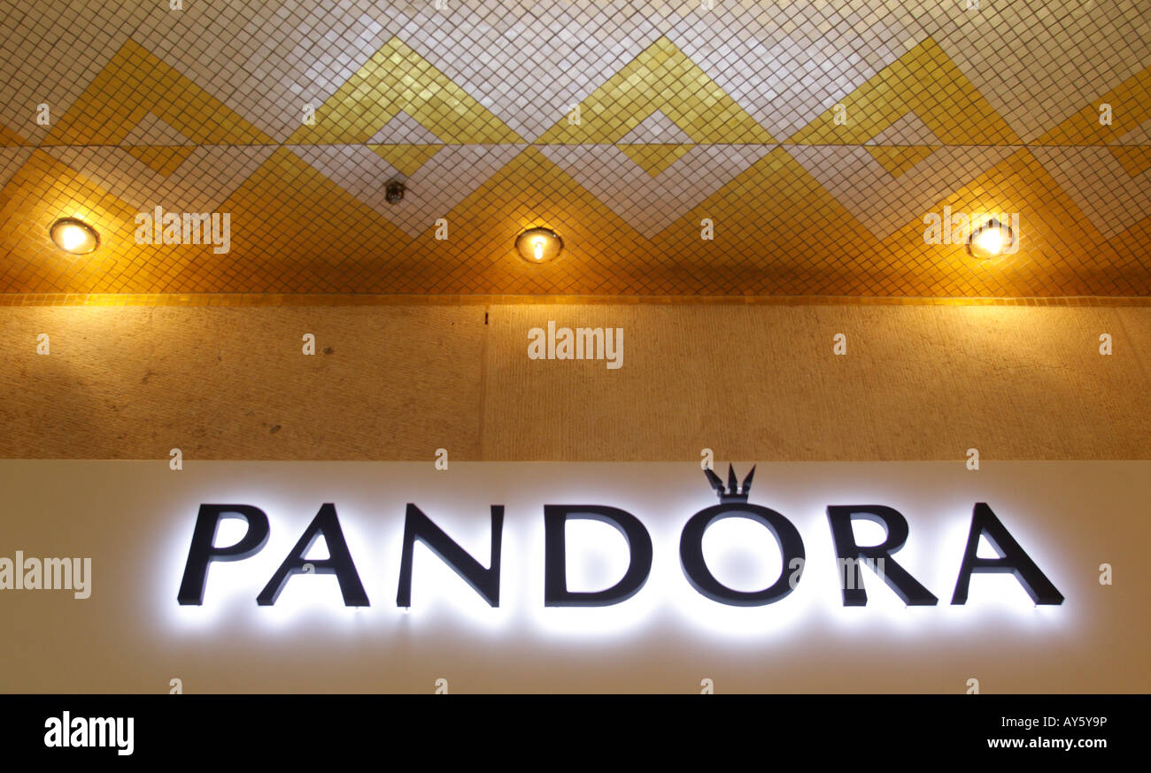 Pandora jeweler jeweller shop store Logo Duesseldorf Germany Stock ...