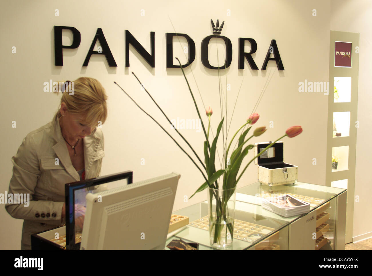 Pandora jeweler jeweller shop store Logo Duesseldorf Germany Stock ...