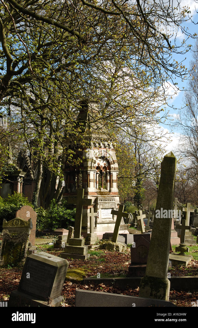 Victorian graveyard hi-res stock photography and images - Alamy