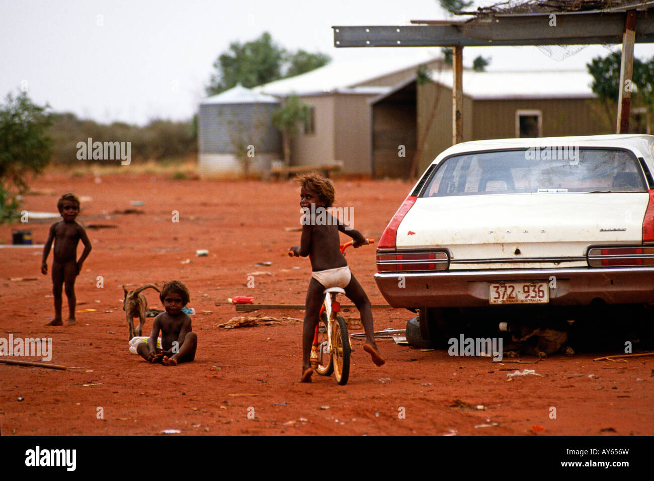 Australia Aboriginal community near Alice Springs Stock Photo - Alamy