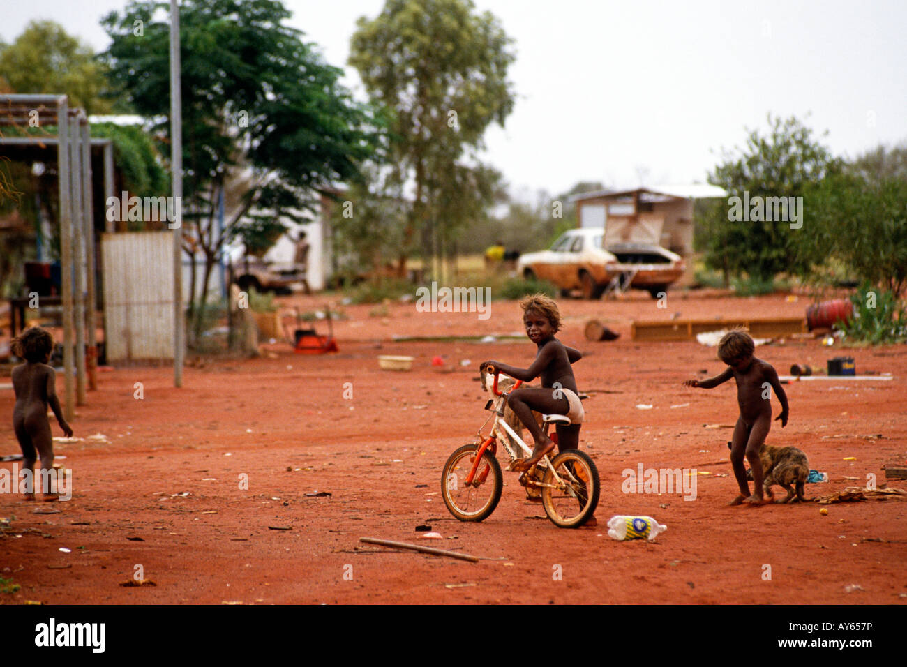 Australia Aboriginal community near Alice Springs Stock Photo - Alamy
