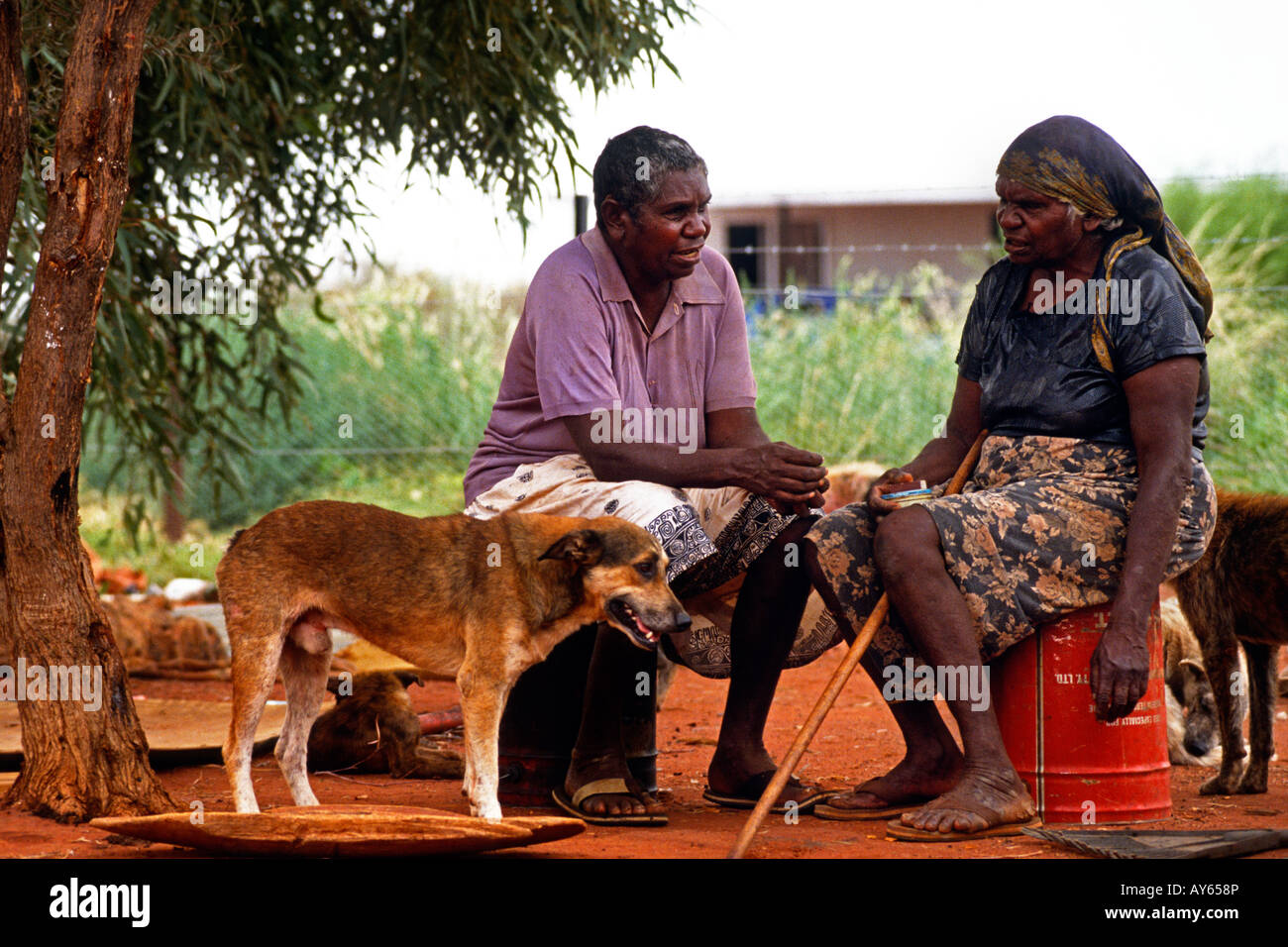 Australia Aboriginal community near Alice Springs Stock Photo - Alamy