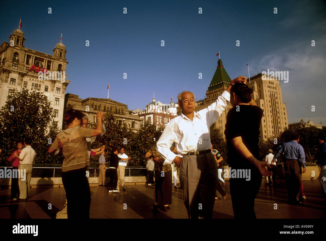 Shanghai ballroom dancers on the Bund in early morning Stock Photo - Alamy