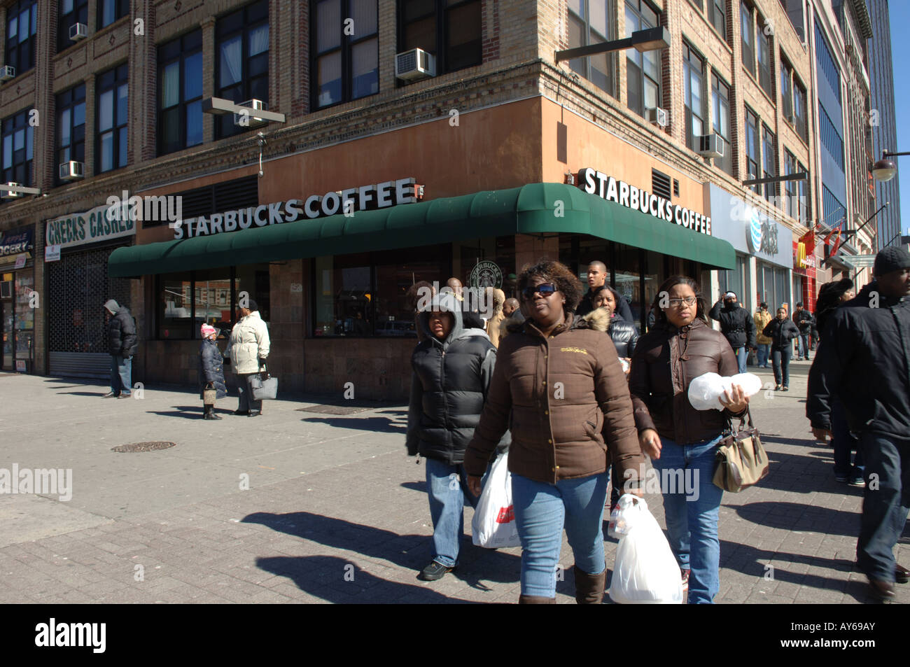 Starbucks coffee signage hi-res stock photography and images - Alamy