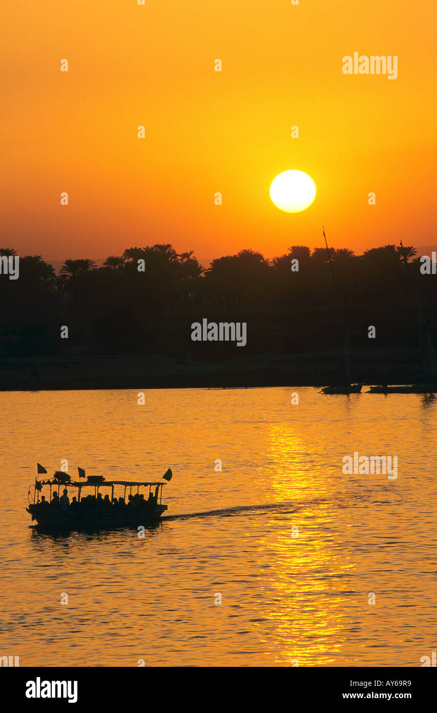 Egypte Vallée du Nil Louxor Bord du Nil Corniche Stock Photo - Alamy