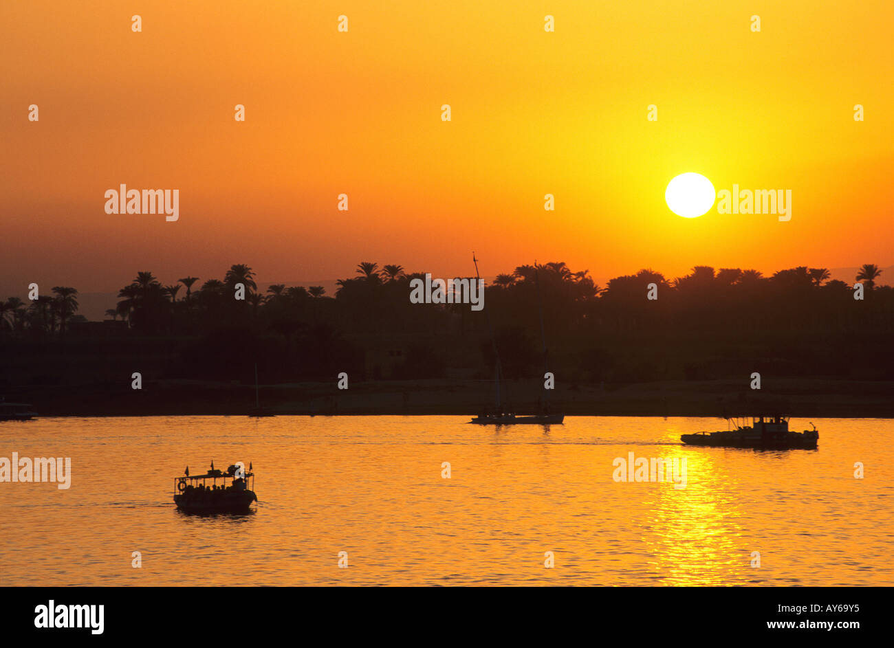 Corniche du nil hi-res stock photography and images - Alamy