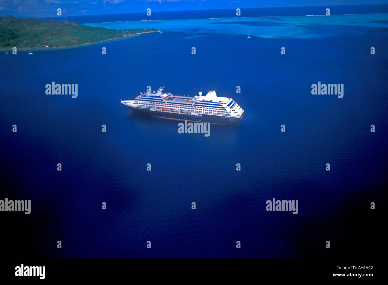 Aerial of Ship and Beautiful Islands Bora Bora Tahiti Stock Photo - Alamy