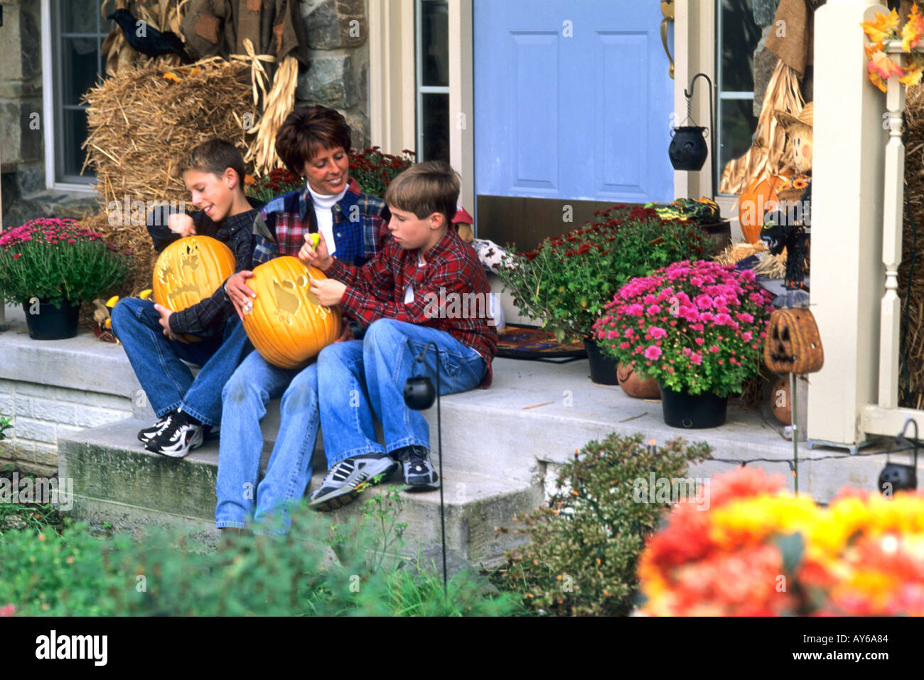 Pumpkins on steps hi-res stock photography and images - Alamy