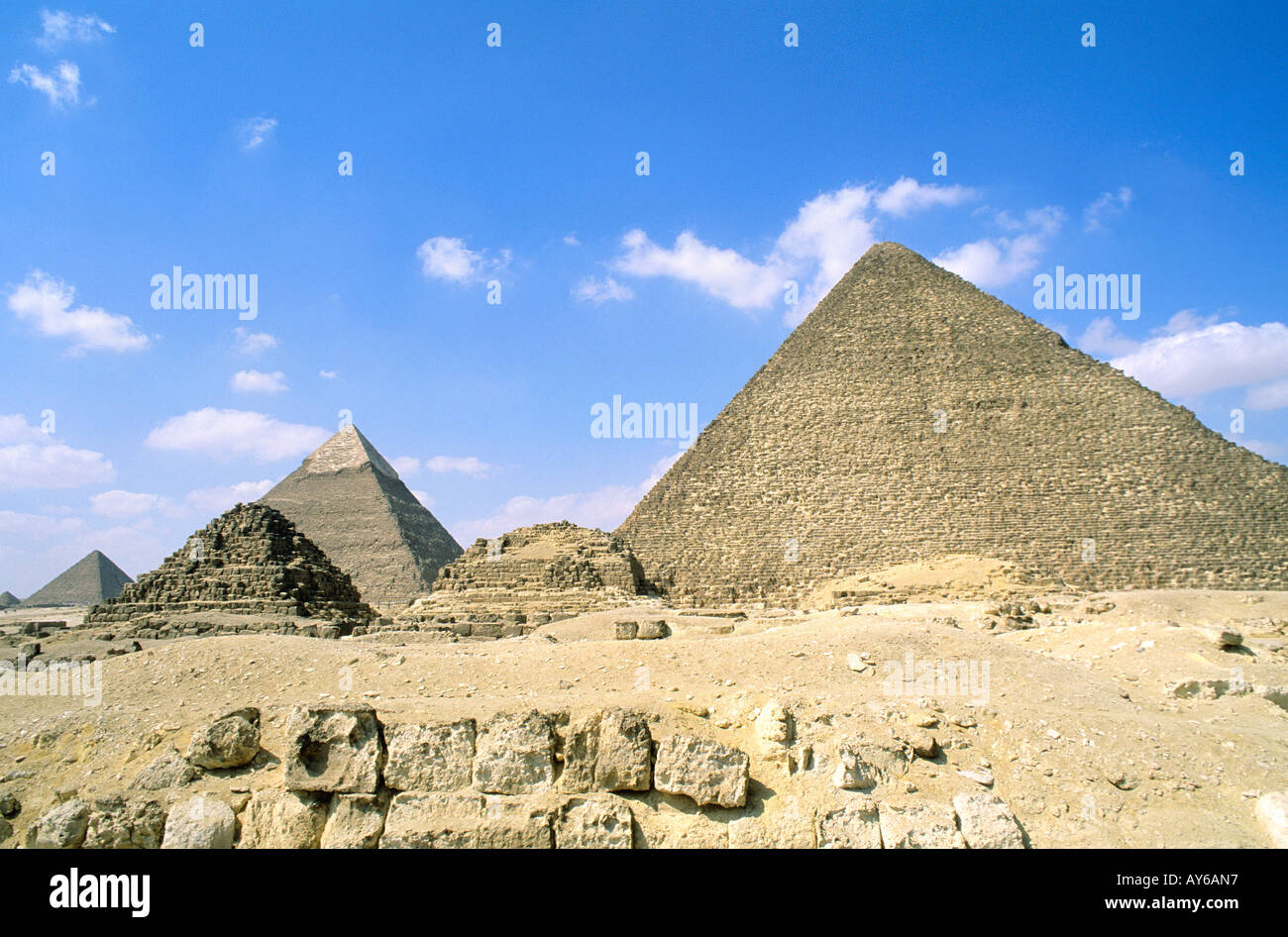 Pyramides egypte hi-res stock photography and images - Alamy