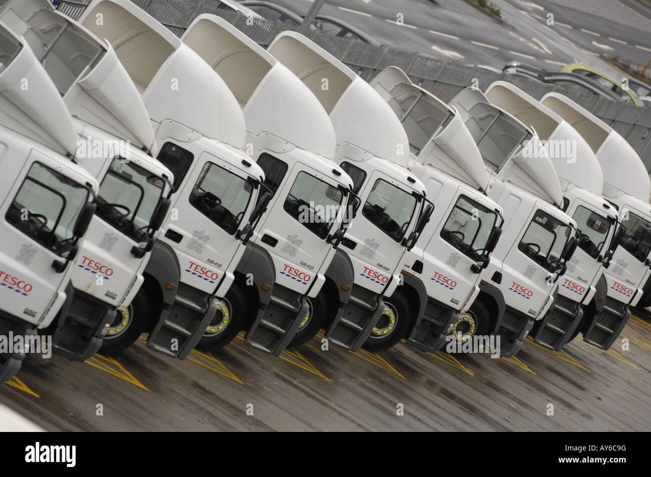 Supermarket trucks hi-res stock photography and images - Alamy