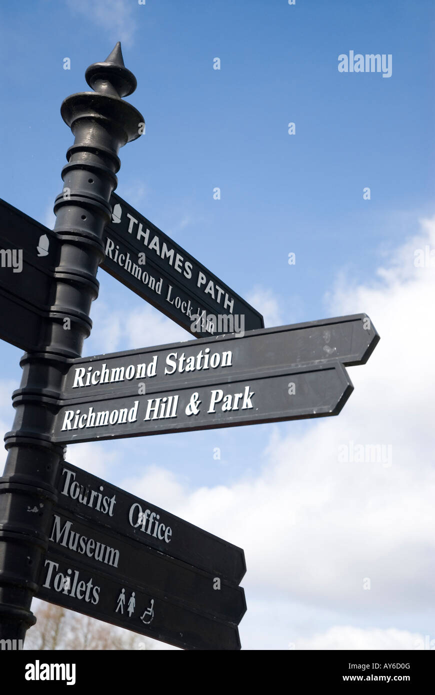 Black sign post hi-res stock photography and images - Alamy