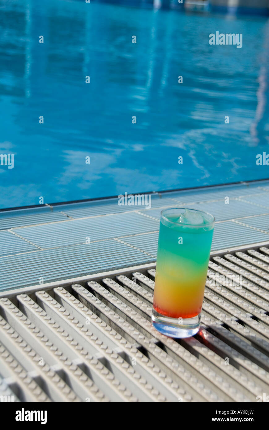 cocktail in a swimming pool Stock Photo - Alamy
