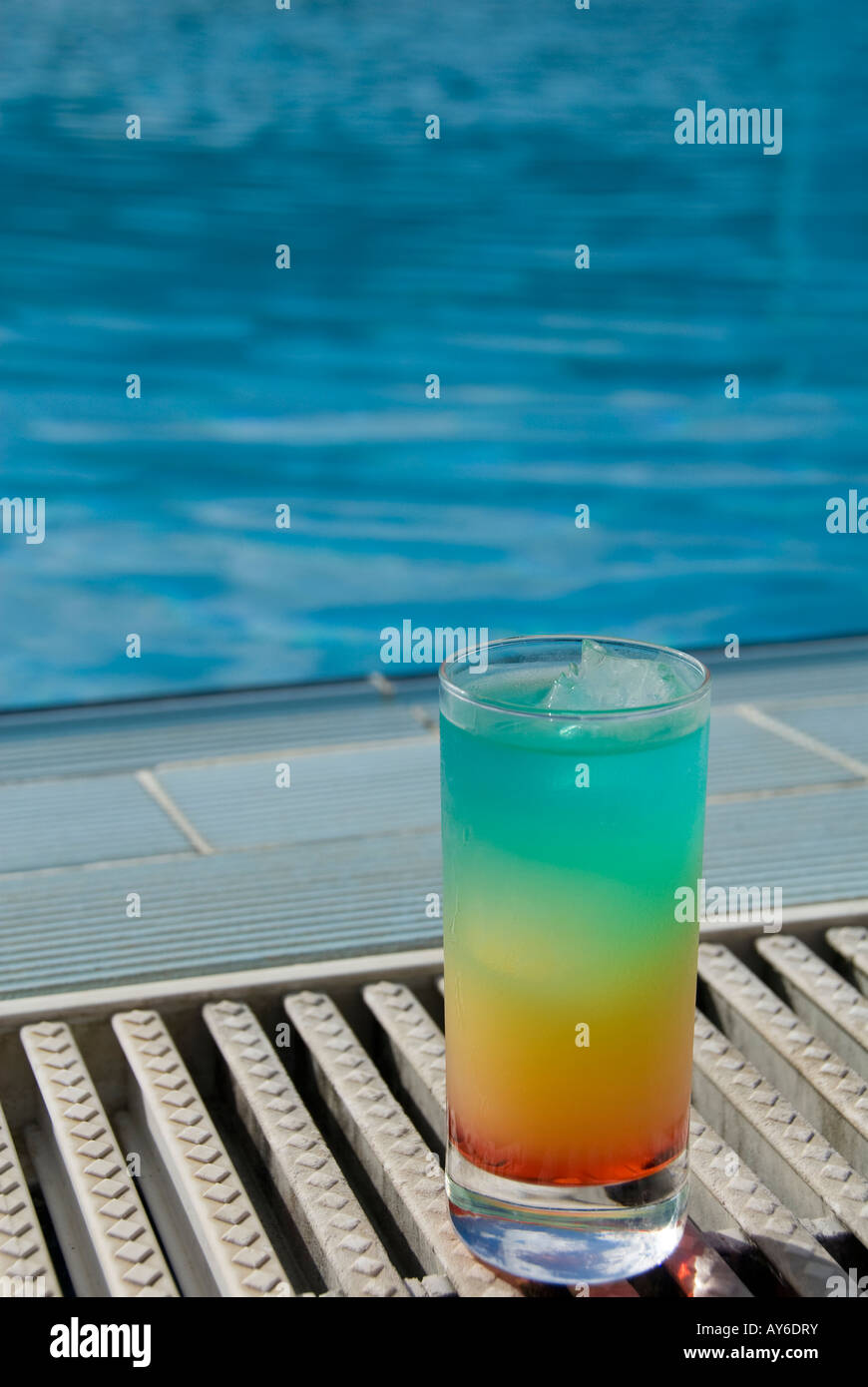 cocktail in a swimming pool Stock Photo - Alamy
