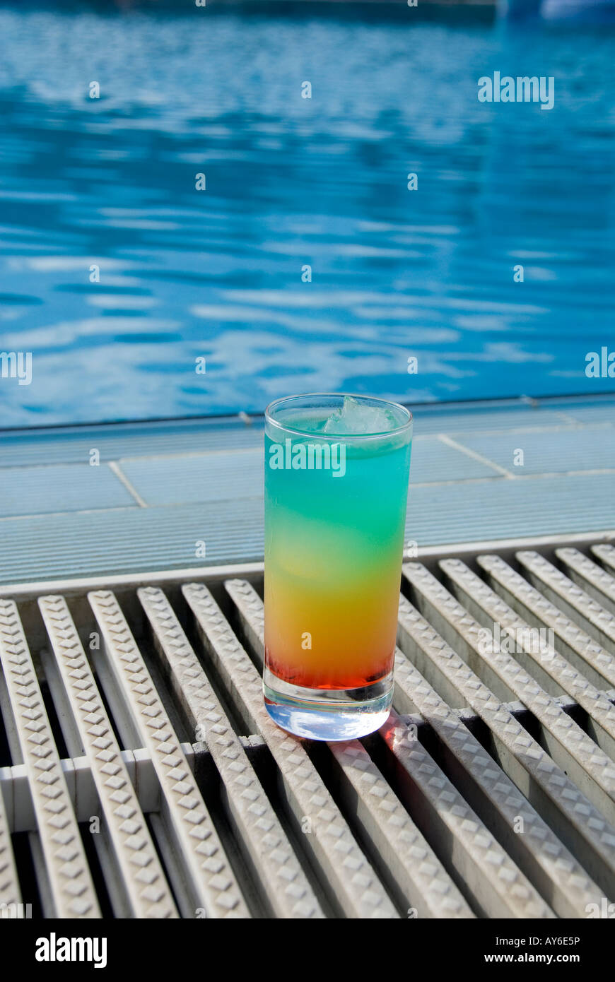 cocktail in a swimming pool Stock Photo - Alamy